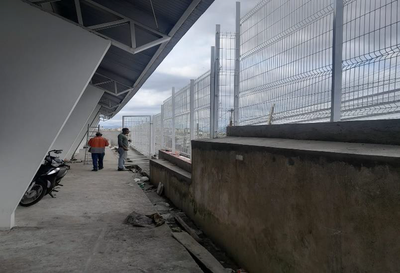 OBRA: 4º LOTE: CONSTRUÇÃO DE FACHADAS EM GRADIL NYLOFOR COM MURETA DE ...